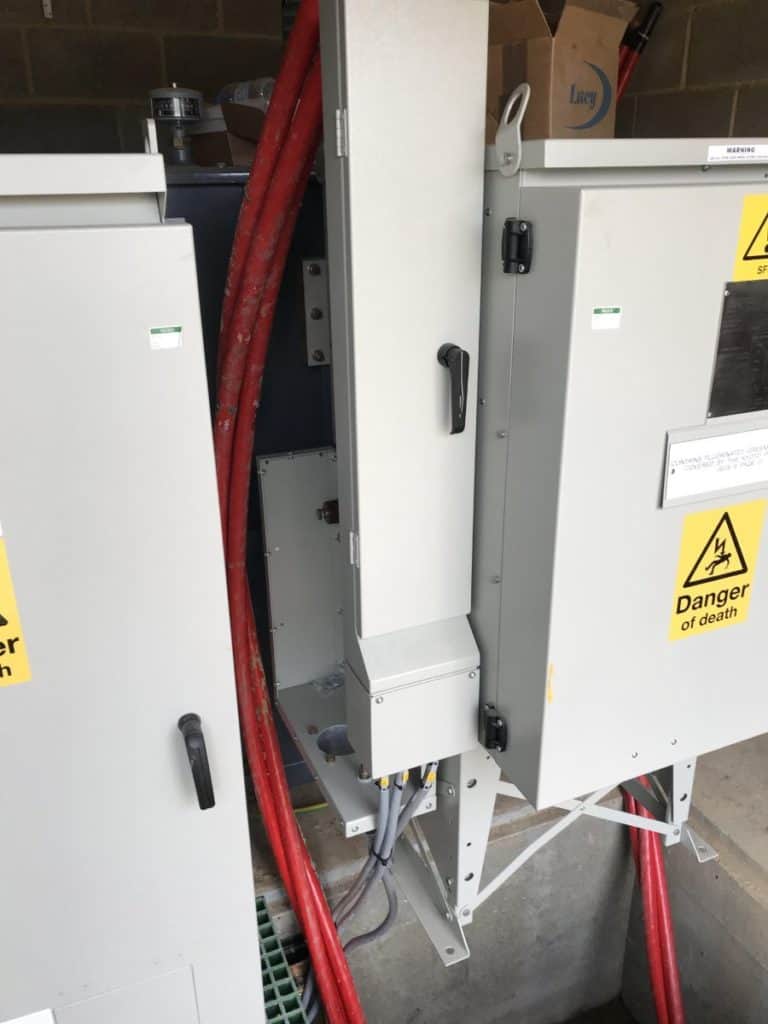 11kV Triplex Cables Terminated Onto Switchgear Bushings Using Heat ...