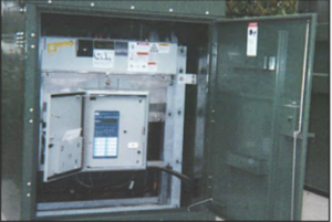 Recloser front view with SEL 351-R control - Power and Cables